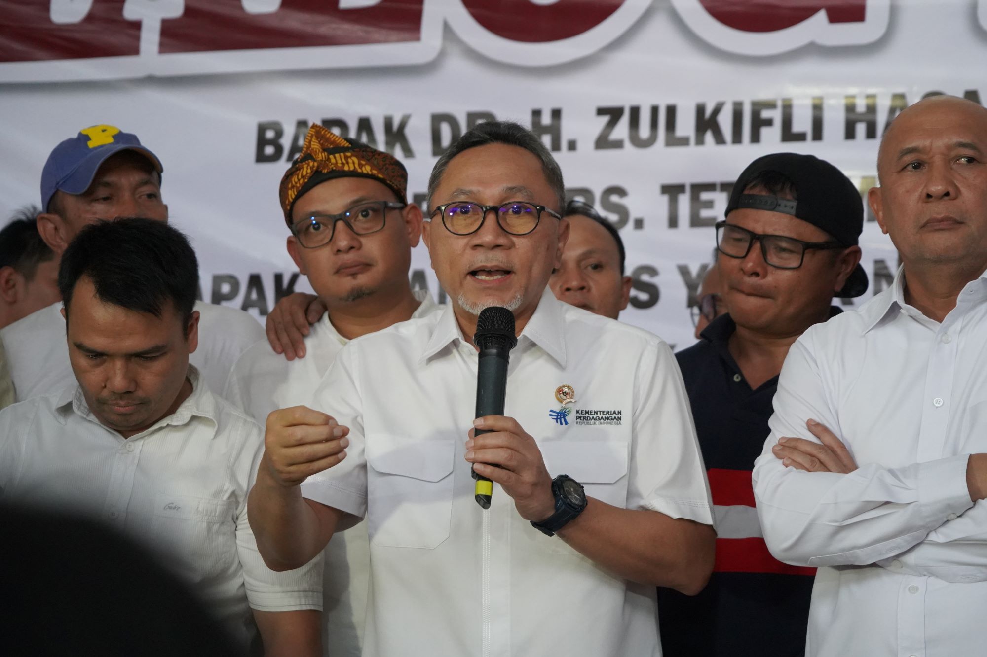 Dialog Bersama Pemerintah dengan Pedagang Pakaian Bekas Pasar Senen ... Dialog Bersama Pemerintah dengan Pedagang Pakaian Bekas Pasar Senen ...