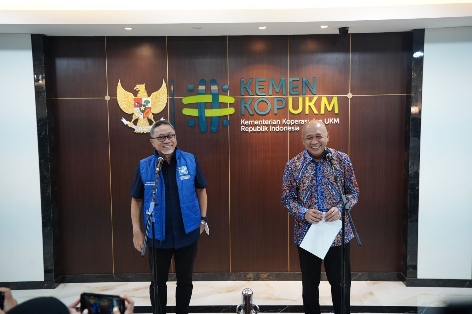 Konferensi Pers Kesepakatan Kemendag dan KemenkopUKM Berantas Impor Pakaian Bekas Ilegal ...